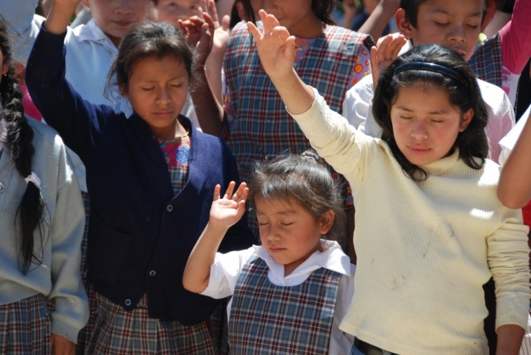 10 Heartwarming Pictures of Children Praying - The Christian Post