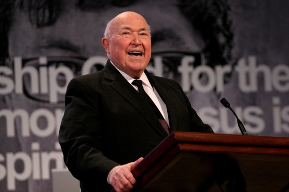 Pastor Chuck Smith Dies of Cancer at 86; Jesus Movement Leader ...