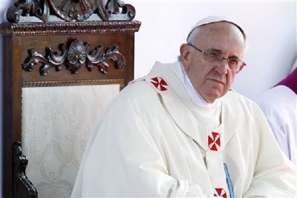 Pope Francis Embraces Another Severely Disfigured Man Missing Part of ...