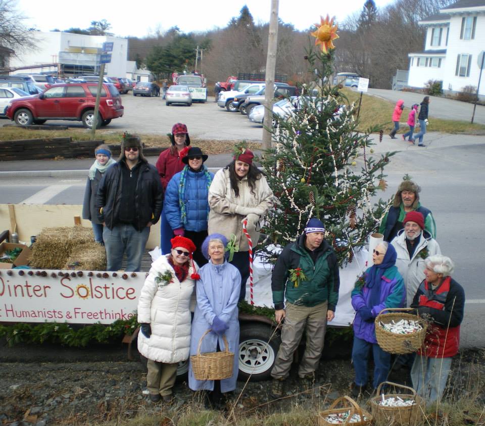 Atheists Make 'Natural Christmas Tree' Float for Local Christmas Parade