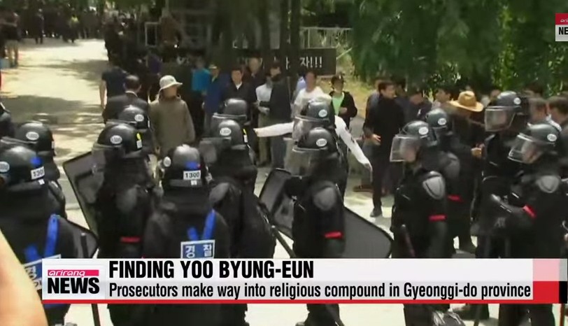 9,000 Police Storm Church Looking for Billionaire South Korean Pastor ...