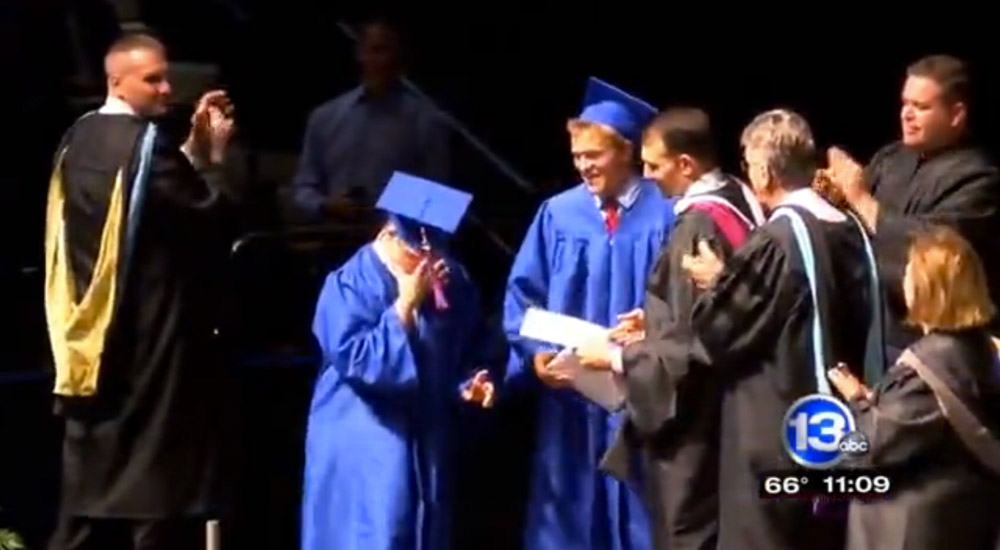 This Teen Refused to Walk at Graduation Alone for the Most Beautiful ...