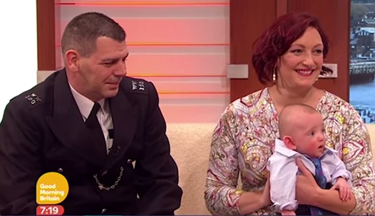 Police Officer Saves The Life Of A Newborn Baby That Suddenly Stops