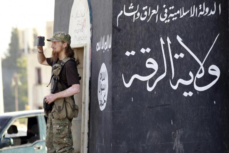 SAS Snipers Take Out ISIS Executioners Just As They Are About To Behead ...