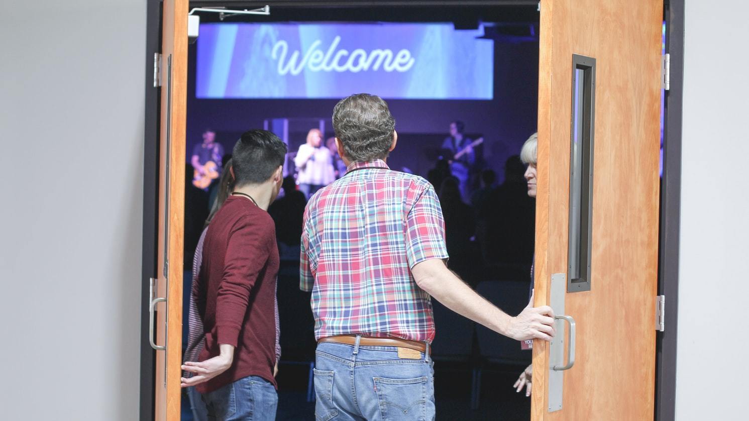 How churches deal with the challenge of latecomers to worship services