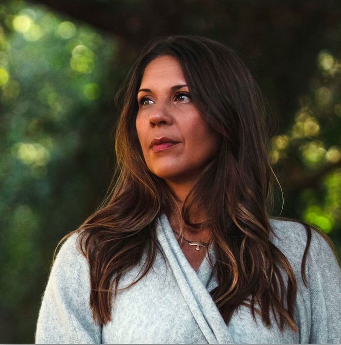 Celebrity vocal coach says 'darkness' in Hollywood inspired album ...