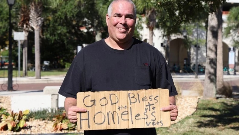 Town rescinds citation for 'God bless the homeless vets' sign | U.S.