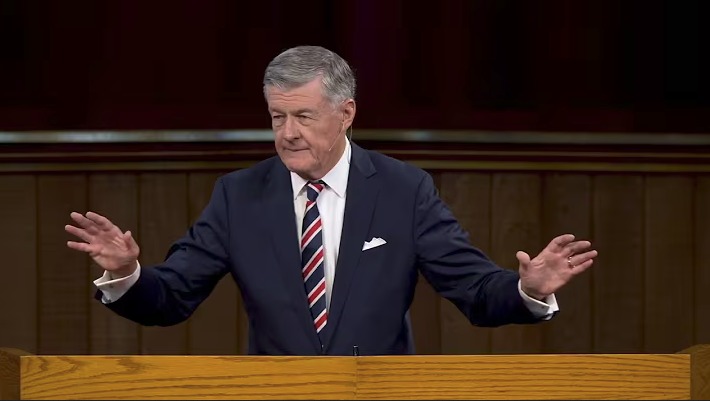 Photo emerges of woman with Steve Lawson at Macarthur's church | U.S.