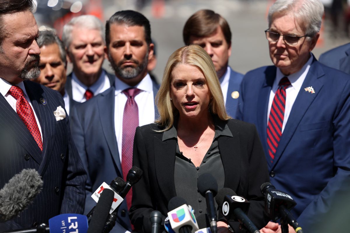 5 Things To Know About Pam Bondi Trumps New Ag Pick Politics 2272