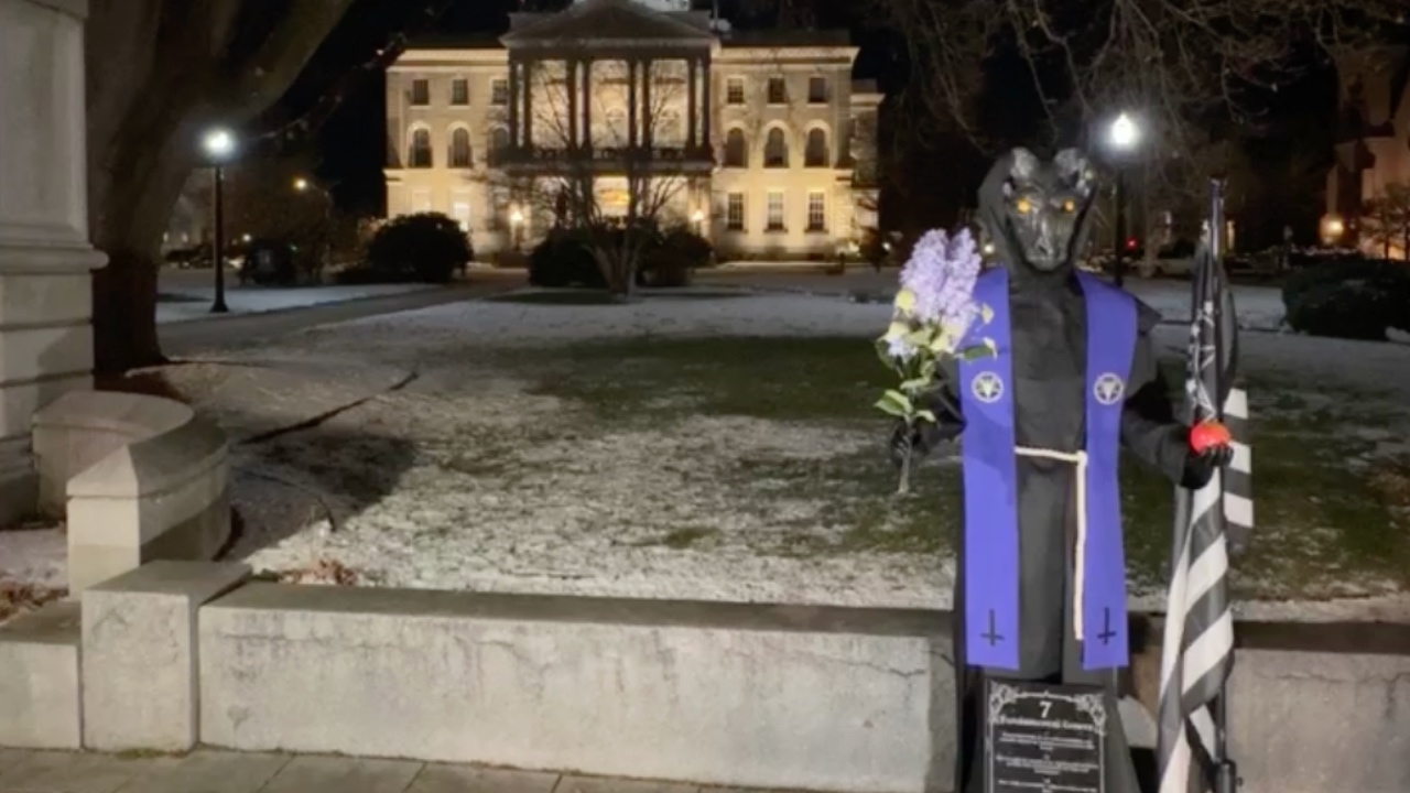 The Satanic Temple unveils statue near Nativity scene in NH | U.S.