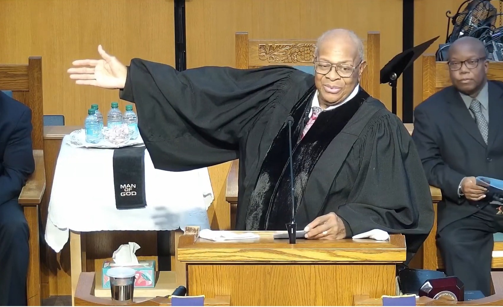 Pastor Douglas Jones accused of criminal sexual conduct | U.S.