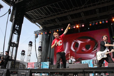 Graham, Christian Artists Get Youths Excited for Christ | U.S.