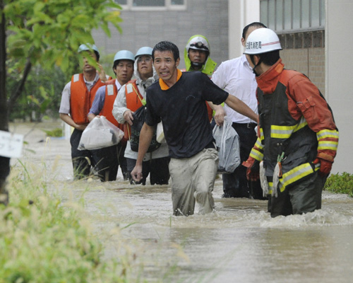 Typhoon Roke Path to Smash Tokyo, 1 Million in Japan Told to Flee