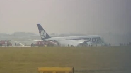 Pilot Makes 'Fantastic' Emergency Landing of US Flight Without Wheels ...