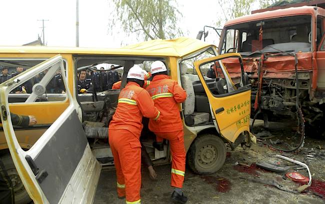18 Kindergarten Kids Killed in China Bus Crash; Public Blames ...