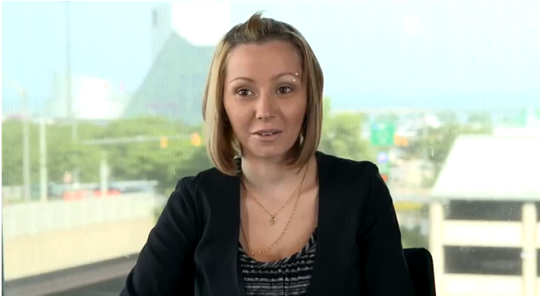 Rapper Nelly and Fans Hail Kidnap Victim Amanda Berry in First Public ...