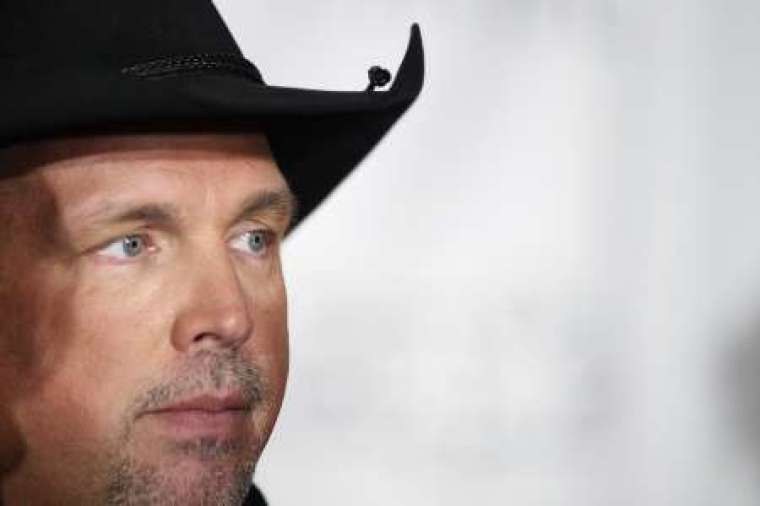 Garth Brooks Debuts Song 'Mom' On Live TV, 'Conversation Between God ...