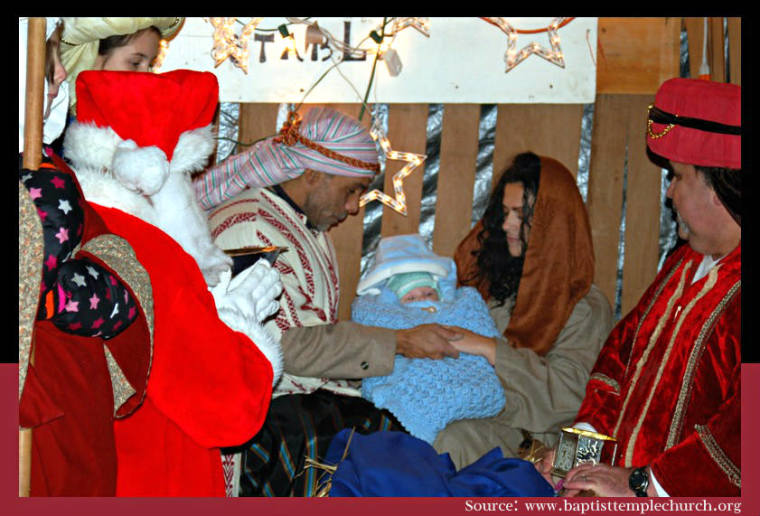 Santa Claus Bows to Baby Jesus in Baptist Church's Live Nativity Scene ...